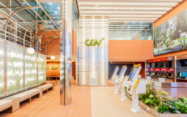 OTT에 관람권 뺏긴 영화 업계 1위, CGV... 4년 만에 희망퇴직